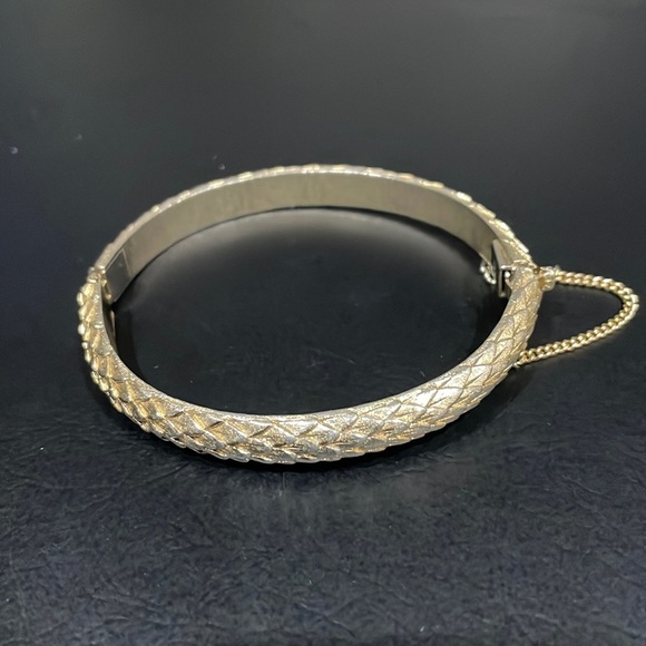 Trifari | Jewelry | Vintage Trifari Gold Tone Bangle | Poshmark